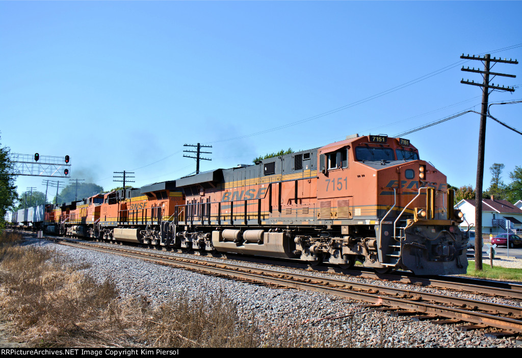 BNSF 7151